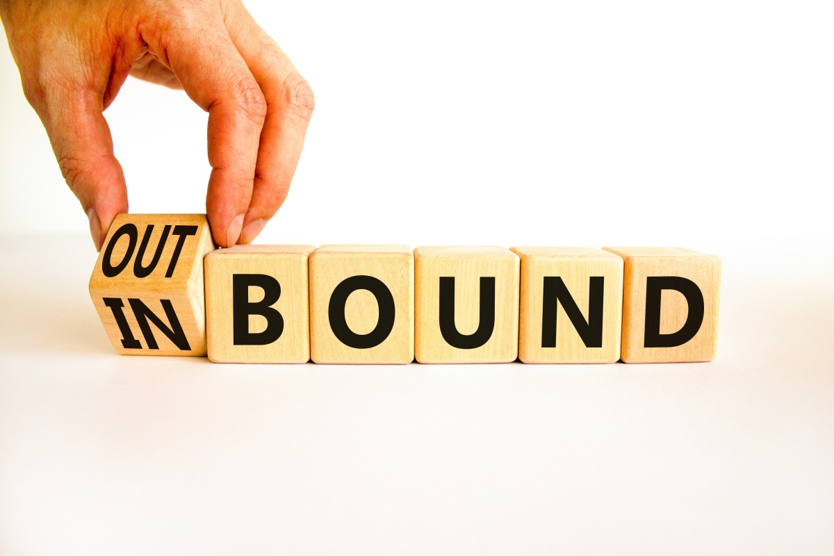 アウトバウンド型インサイドセールスとは？メリットや手順を解説